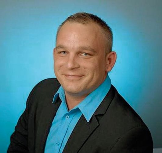 Einer von uns, Dirk Rau - boden wand decke