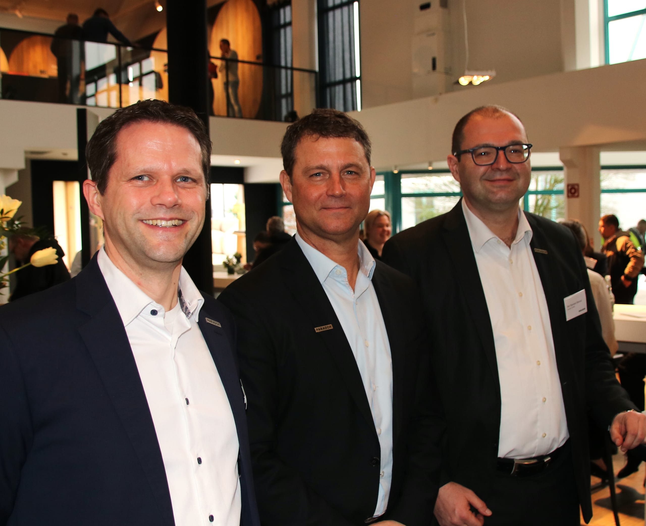 Parador: Hausmesse und neues Logistikzentrum - boden wand decke